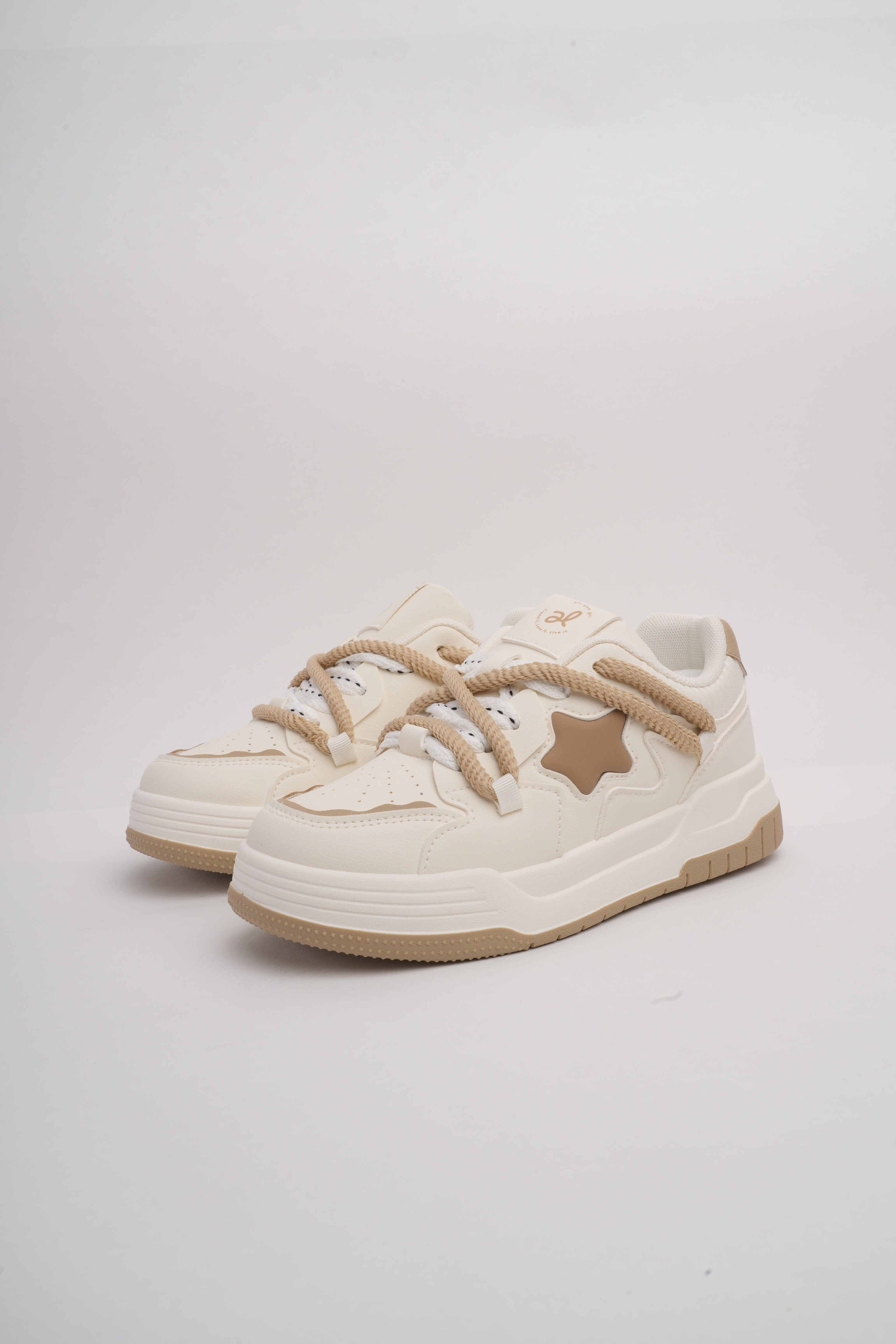 Tenis crema con café diseño estrella – Adrenalina